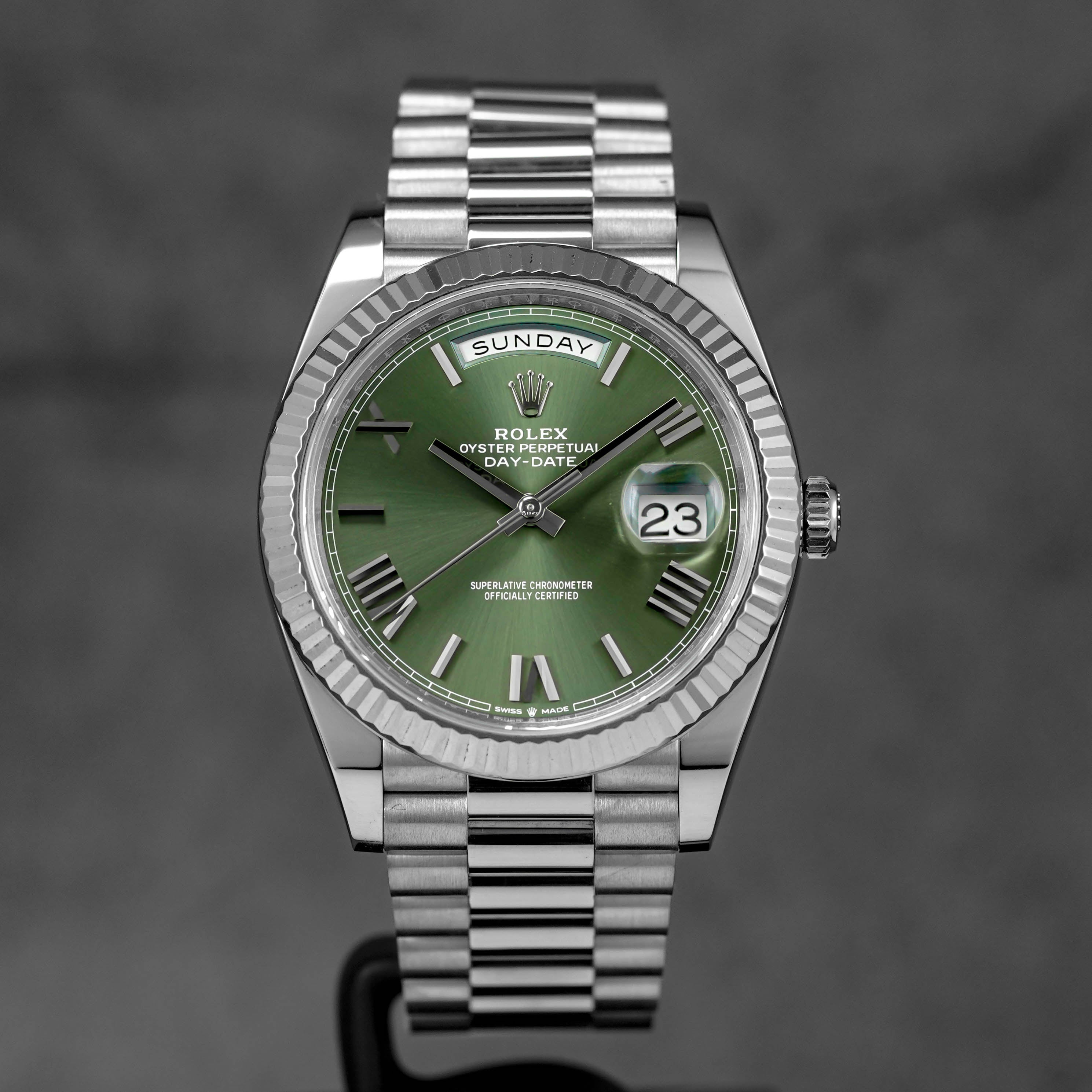 ROLEX DAYDATE 40MM WHITEGOLD OLIVE GREEN ROMAN DIAL (2021) – ONELUXE